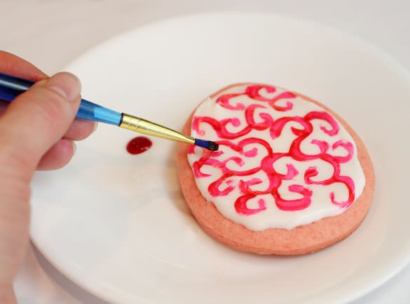 How to Paint with Food Coloring To Give Your Cookies a Holiday Touch ...